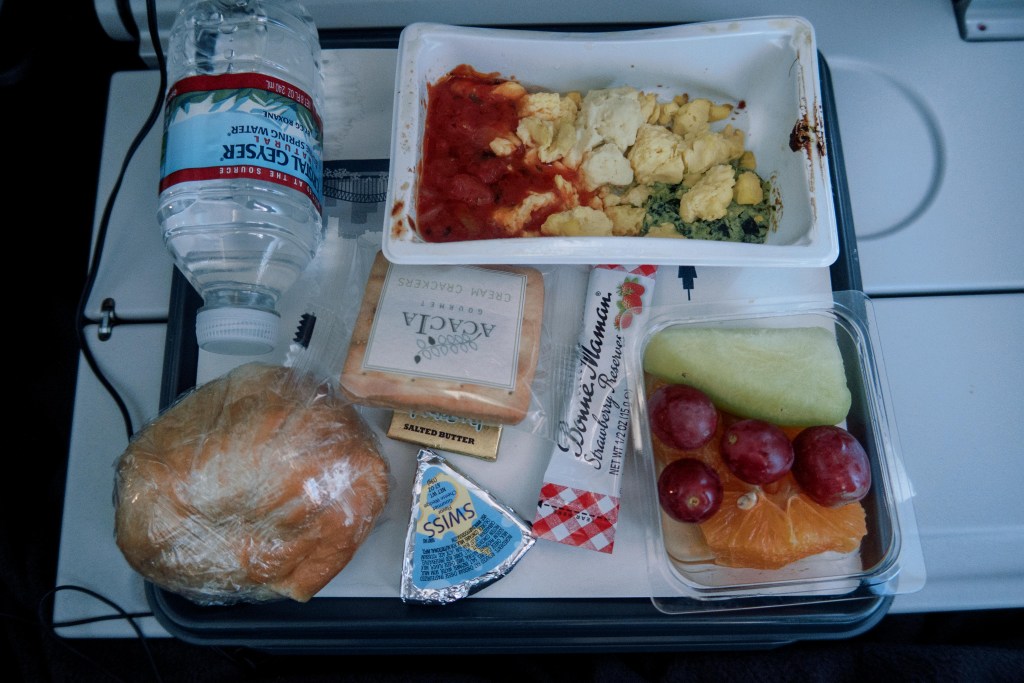 What to expect on an eight hour flight from Chicago to London | Less or ...